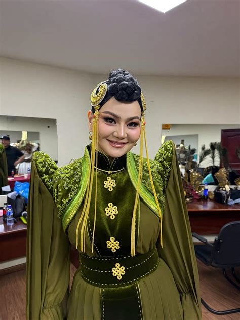 Burmaa “Ганган чиг” 2 өдөр амжиллттай сайхан боллоо🌹 Өнөөдөр Зүүнхараад уулзацгаая 🎤 Тусалж