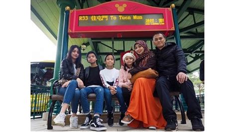 Jarang Tersorot Ini 7 Potret Kebersamaan Andra Dewa 19 Dan Keluarga Surabaya