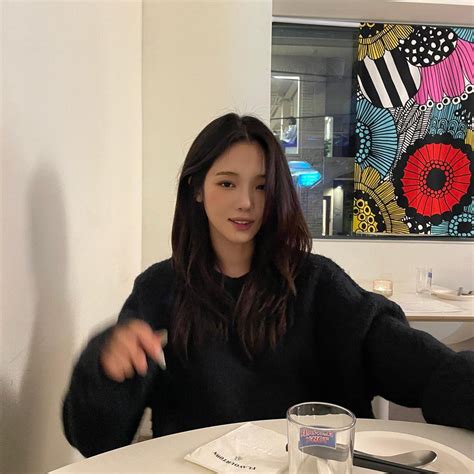 커피를 마시고 팬들 위해서 네컷 찍어준 여자 비누 Soaprozf