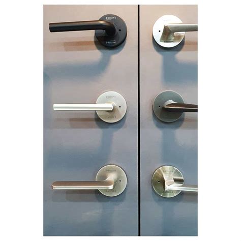 문손잡이도 한샘인테리어 하세요 열쇠가 있는 모티스타입과 열쇠가 없는 튜블러타입 두 종류가 있구요 예나디자인 매장에서는 심플하고 간편하게 많이 찾으시는 튜블러