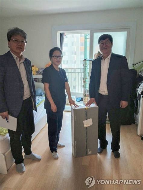 고영환 국립통일교육원장 탈북민 한부모 가정 방문