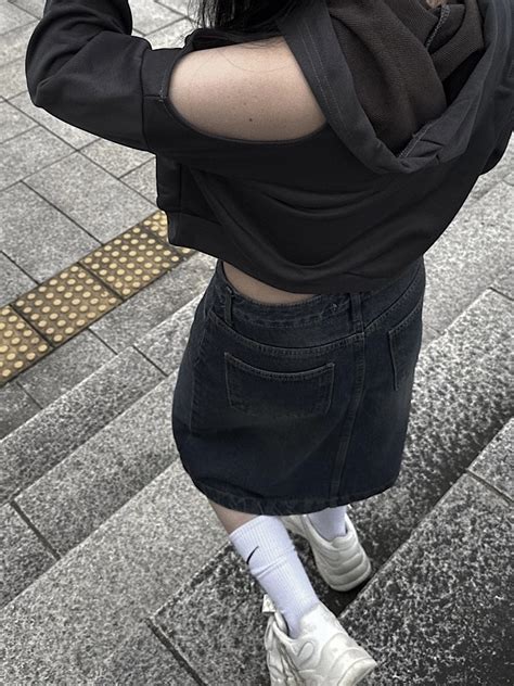 언발 컷팅 크롭 후드티 오프숄더후드티무지크롭트임언발유니크캐주얼노멀핏 에이블리