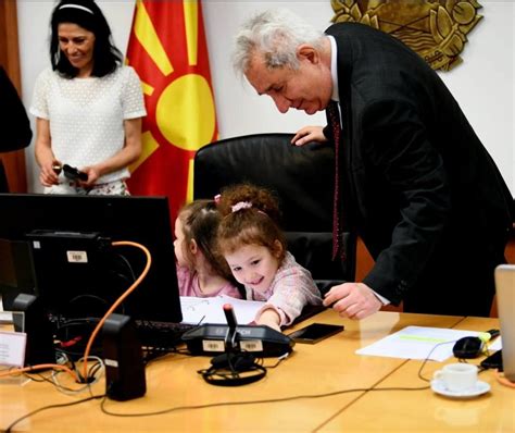 Влада на Република Северна Македонија Денес во посета на Владата беа децата од ЈДГ „Весели