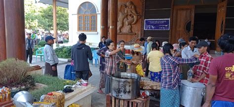 ကသာမြို့၌ ဒေသခံပြည်သူများအား ပြင်ပပေါက်ဈေးထက် ဈေးနှုန်းသက်သာစွာဖြင့် စားအုန်းဆီများ ရောင်းချပေး