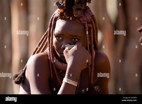 Himba Girl Kaokoveld Namibia Fotos Und Bildmaterial In Hoher Auflösung Seite 2 Alamy
