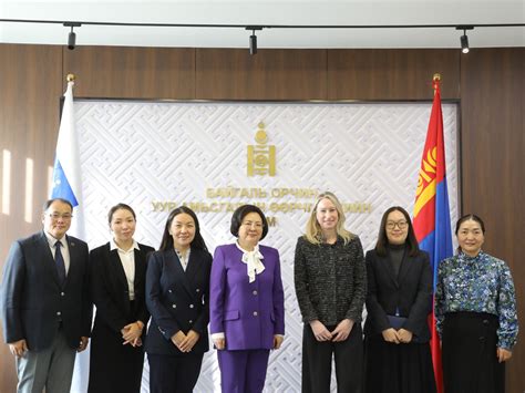 БОУАӨ ийн сайд С Одонтуяа элчин сайд Фиона Блайтыг хүлээн авч уулзлаа Isee Mn