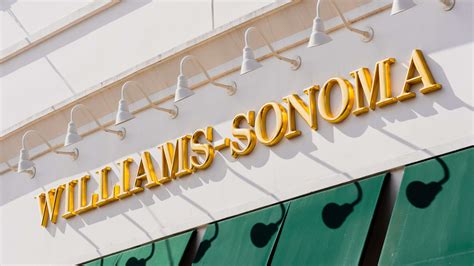 Williams Sonomas Gold Rim Glass Set Is A Steal For Only 30 Mens