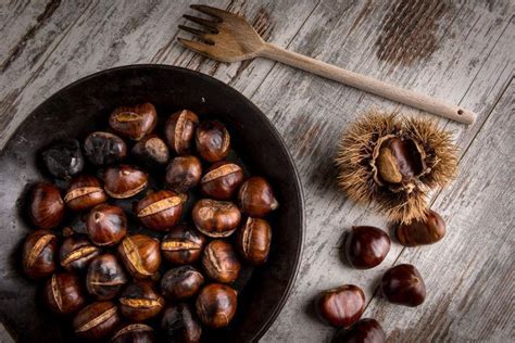 烤板栗图片 铁锅里的烤熟的美味板栗素材 高清图片 摄影照片 寻图免费打包下载