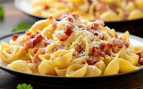 베이컨 달걀 크림 후추 파르메산 치즈를 곁들인 클래식 파스타 카르보나라 이탈리아 음식 건강한 식생활에 대한 스톡 사진 및 기타 이미지 Istock