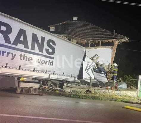 След снощната катастрофа Жителите на Криводол и Осен готвят протест срещу ТИР овете