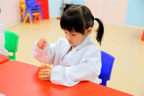 台北幼兒steam啟蒙活動 幼兒科學實驗 板橋共玩谷親子玩習所 親子共學課程推薦 奇奇一起玩樂趣