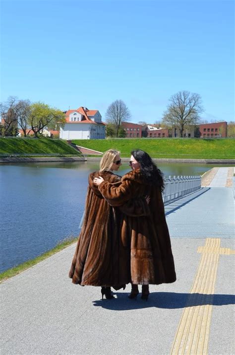 Pin By Rokk Duval On Anziehsachen Fur Coat Fur Coat