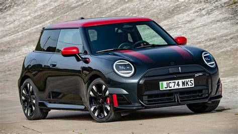 Mini John Cooper Works Electric mantém tradição sem combustão