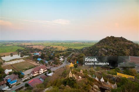 작은 마 및 쌀 필드 Landscepe와 불교 사원에서 태국 롭부리 주 시골 보기 Cult에 대한 스톡 사진 및 기타 이미지 Cult 건축 고대의 Istock