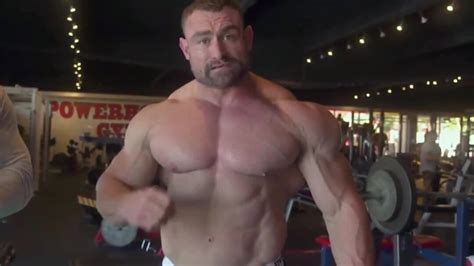 Handome Bodybuilder And Cosxh