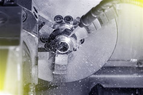 스핀 들 척 및 설치 금속 부품에 포켓 고정밀 Cnc 산업 선반 선반 기계 Cnc 기계는 금속 부분에 여분의 가장자리를 잘라 Cnc 장치에 대한 스톡 사진 및 기타 이미지