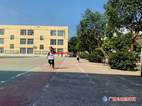宁明县那堪镇中心小学举行2022年秋季学期体育比赛 广西县域经济网
