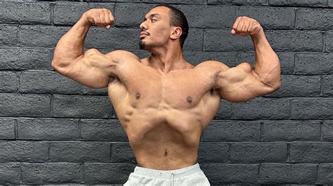 Larry Wheels The Fitness Influencer Who Lives In Dubai Pnswg