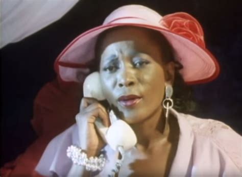 Watch Thembi Nyandeni As Umfazi Wephepha Bona Magazine