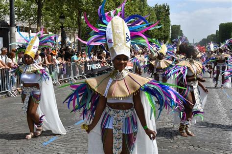 Avec Le Carnaval Tropical Paris Aux Couleurs Du Monde