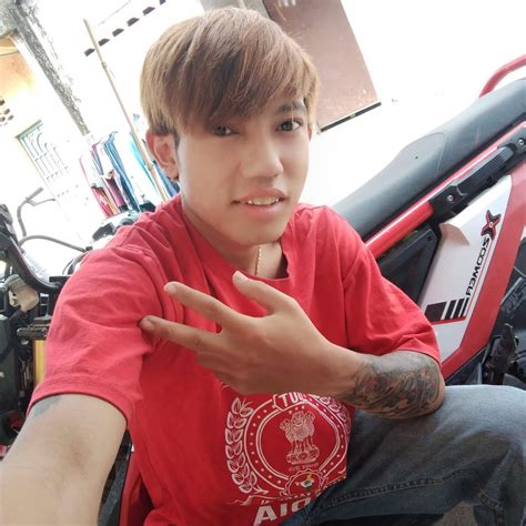 ពេជ្រ មុនឌូង