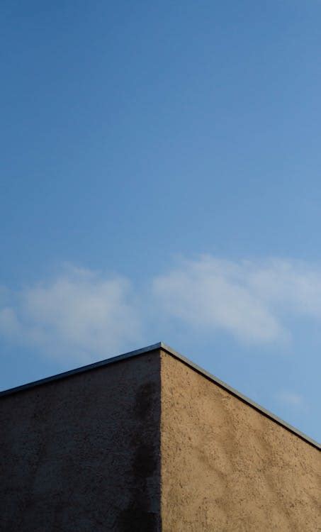 맑은 하늘을 배경으로 한 미니멀리스트 건물 모서리 · 무료 스톡 사진