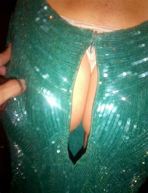 Sofia Vergara Emmys Dress Rip 01