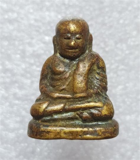 หลวงพ่อเงิน รุ่นสร้างโบสถ์ วัดหนองคล้า รวย รวย รวย วัดบางคลาน จังหวัดพิจิตร