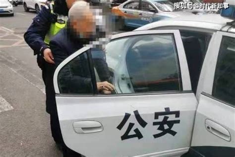 一线警讯 俩九旬老人双双迷路，绵阳特巡警安全送回家老伴大爷寻找