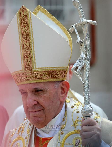 Папа Франциск пристигна в Раковски ВИДЕО Xnews