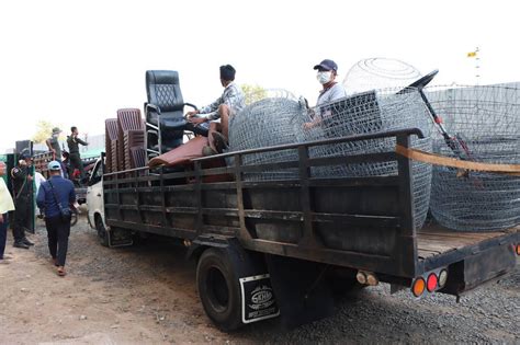 ក្របួច មេខ្លោង បើកល្បែងស៊ីសង នៅក្នុងកាស៊ីណូហ្រ្គេនហ្គោលដេន ត្រពាំងផ្លុង នៅត្បូងឃ្មុំ