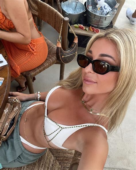 Busty Selfie Raliceroberts Busty Selfie Raliceroberts