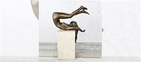 Статуэтка Обнажённая на тумбе ера 142 купить в Москве Хобби и отдых Авито