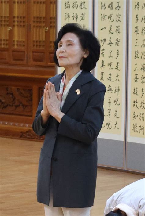 합장하는 설난영 여사 네이트 뉴스