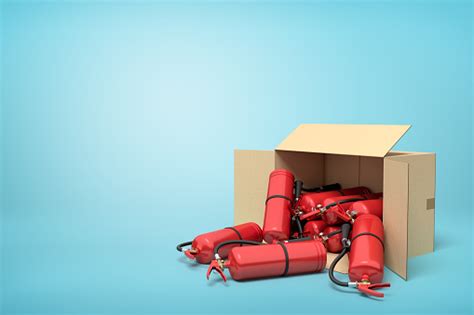 파란색 배경에 빨간 소화기의 전체 사이드 롱 누워 판지 상자의 3d 렌더링 0명에 대한 스톡 사진 및 기타 이미지 0명 3차원 형태 가득 찬 Istock