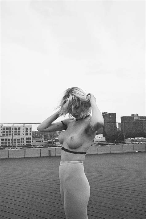 Kayslee Collins Scrolller