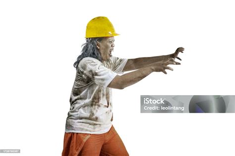 몸에 피와 상처가 있는 무서운 건설 노동자 좀비가 걷고 있다 갈고리 발톱에 대한 스톡 사진 및 기타 이미지 갈고리 발톱 개념 걷기 Istock