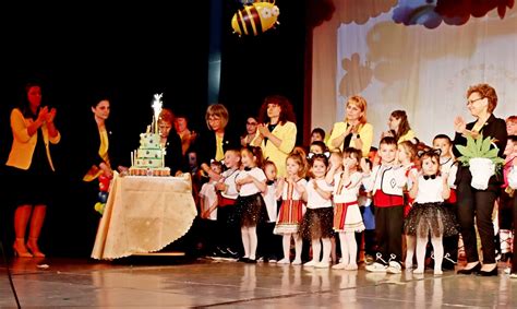 С концерт деца и учители отбелязаха 60 годишен юбилей на най старата детска градина „Пчелица“