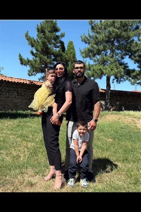 🇬🇪 სამგზის მსოფლიო ჩემპიონი ტატო გრიგალაშვილი თავის ულამაზეს ოჯახთან ერთად ️ Youtube