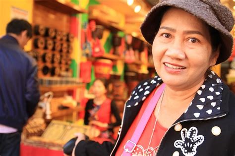 Premium Photo Portrait Of Smiling Mature Woman Wearing Hat