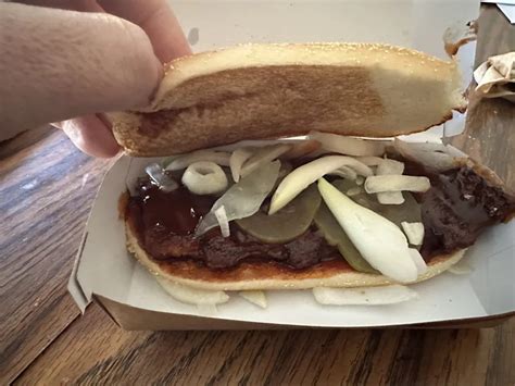 Mcrib Returns To Mcdonalds Menu For Limited Time Heres When It Drops