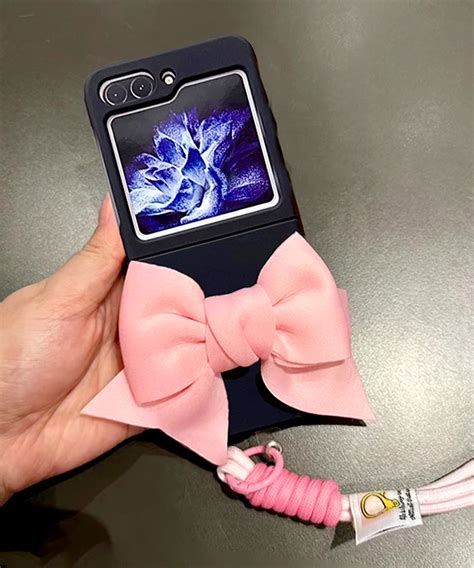 핑크 리본 핸드 스트랩 블랙 하드 슬림 갤럭시 Z플립5 Z플립4 Z플립3 제트플립5 제트플립4 제트플립3 지플립5 지플립4 지플립3 Zflip5 키치한 예쁜 디자인 케이스