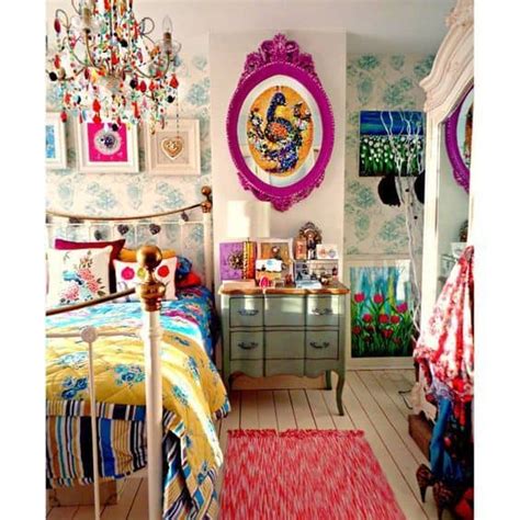 28 Peacock Bedroom Decor Ideas To Tickle Your Fancy