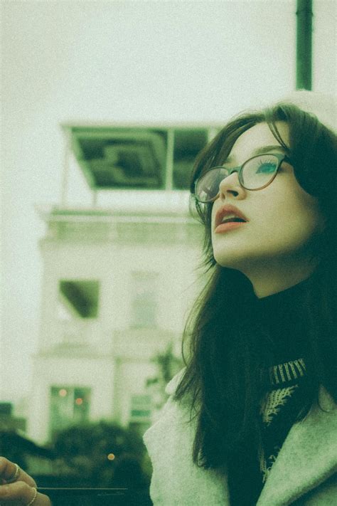 Dslr Lightroom 편집 거리 건물 건축 겨울 패션 눈 니콘 도시 도시 설정 도시의 머리 메이크업 명상 적 명세서 붉은 입술 사색 중인