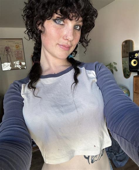 Am I Hot For A 22 Years Old R Sfwamihot