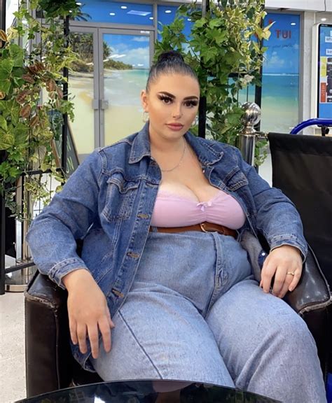 I Was Bullied For My Big Belly — But Now I Make 12k A Month Eating On
