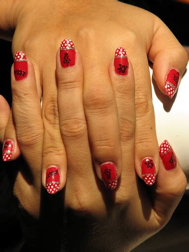 Uñas Rojas Con Rosas Y Lunares Oh My Uñas