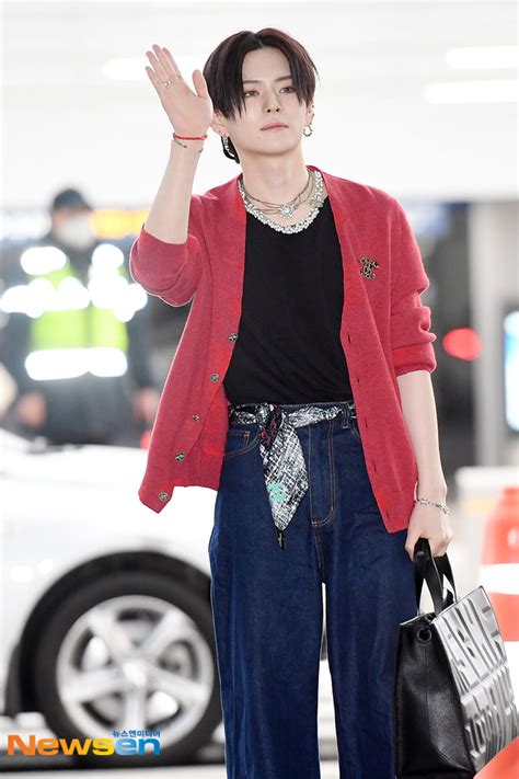 트레저 요시 ‘팬들의 환호에 손인사로 화답[포토엔hd] 뉴스인코리아