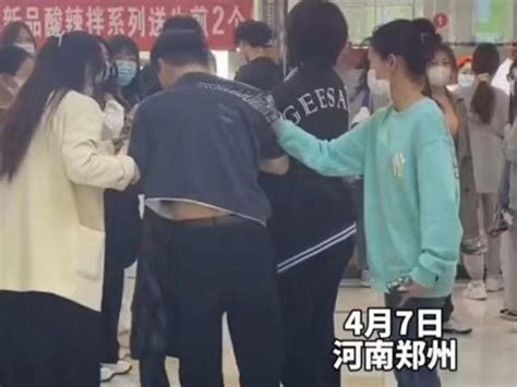 高校男生鞋藏摄像头，偷拍女生裙底 知乎