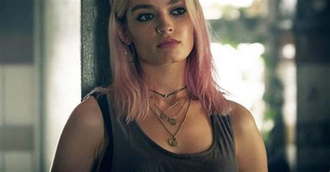 Netflixs Sex Education Fans Stunned By Margot Robbie Lookalike Daily Star